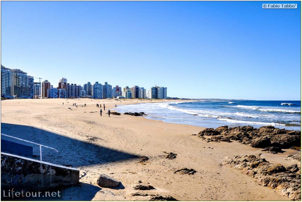 Beach and La Mano de Punta del Este • Fabio’s LifeTour
